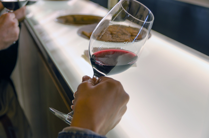 How is wine tasting done? - Bread & Wine